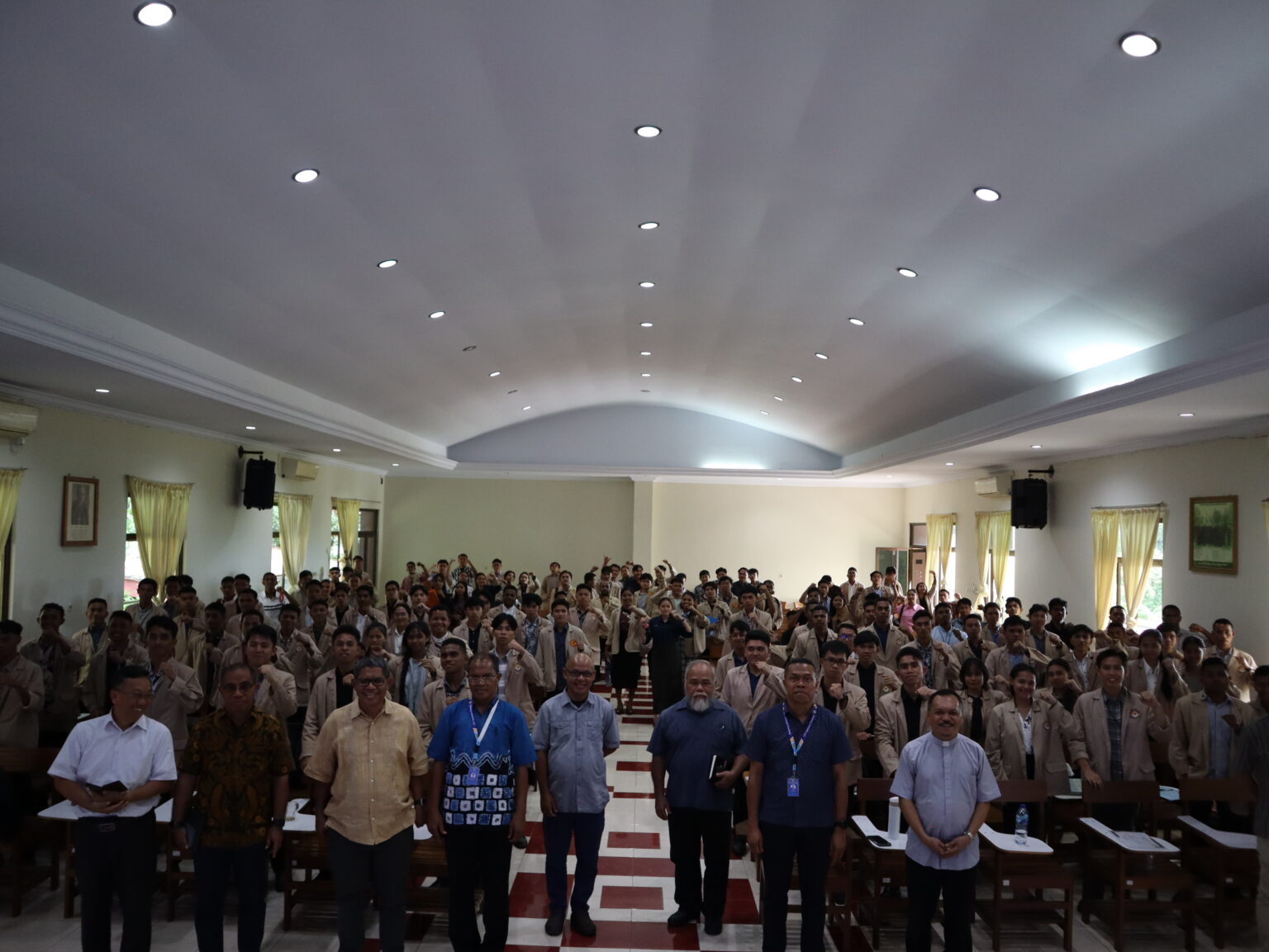 STF Seminari Pineleng – Fides Veritas Ministerium